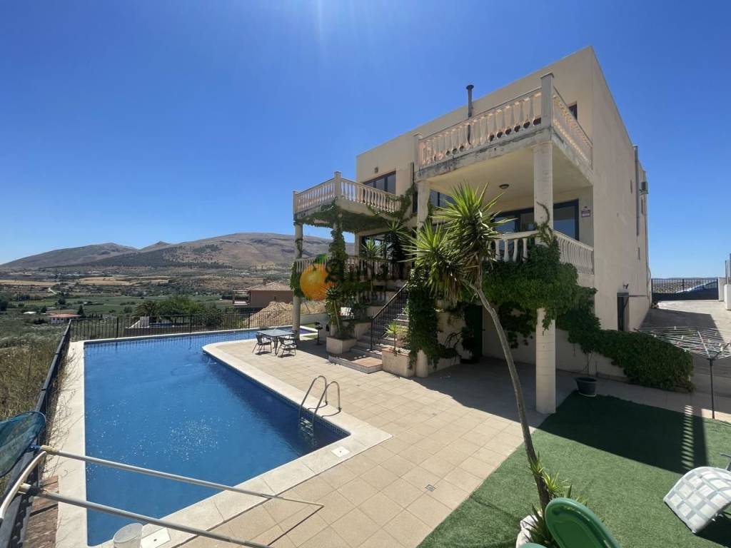 Venta Chalet en Calle Hierro Loja. Con terraza, 417 m², ref. 97102493