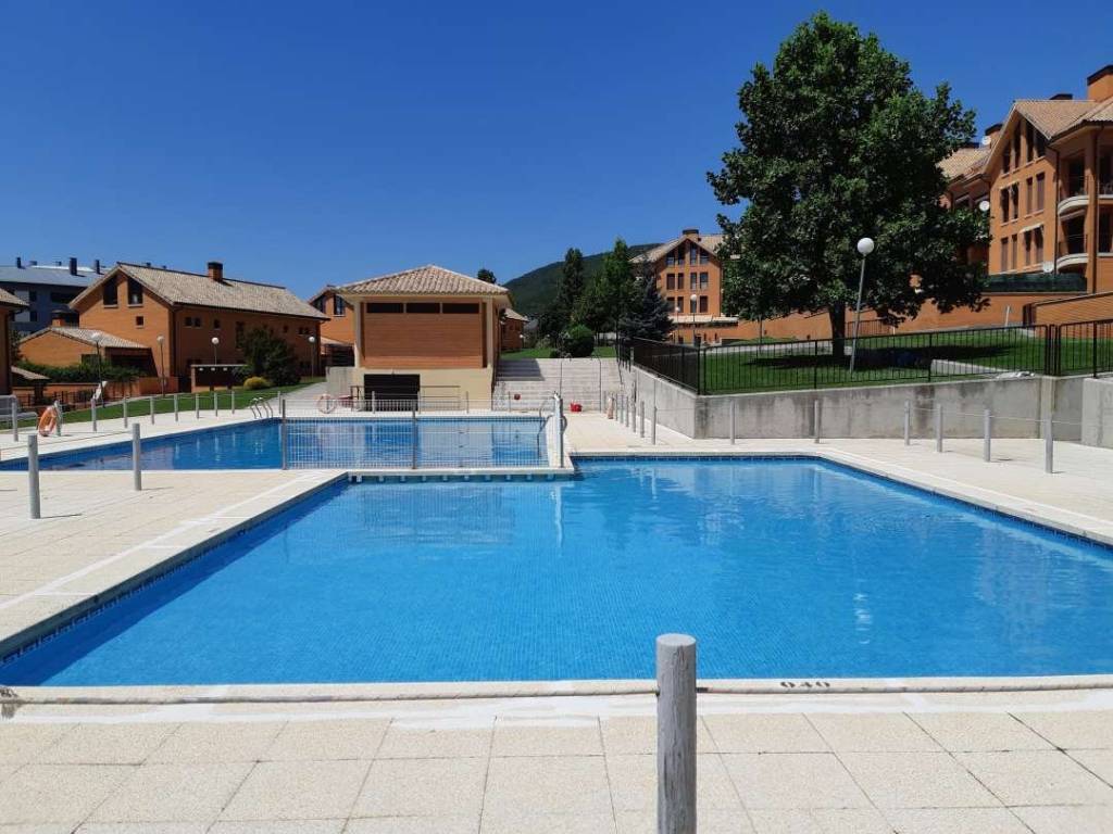 Venta Piso Jaca. Piso de tres habitaciones en Calle Pico Marboré 14 ...