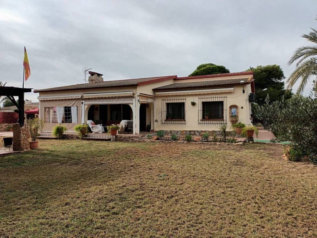 Venta Chalet en Pd Altet 2109 Elche - Elx. Muy buen estado, con terraza ...
