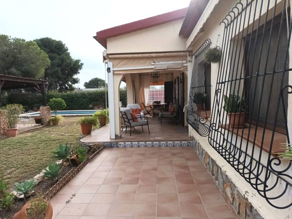 Venta Chalet en Pd Altet 2109 Elche - Elx. Muy buen estado, con terraza ...
