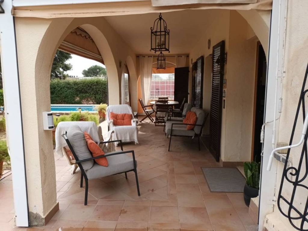 Venta Chalet en Pd Altet 2109 Elche - Elx. Muy buen estado, con terraza ...