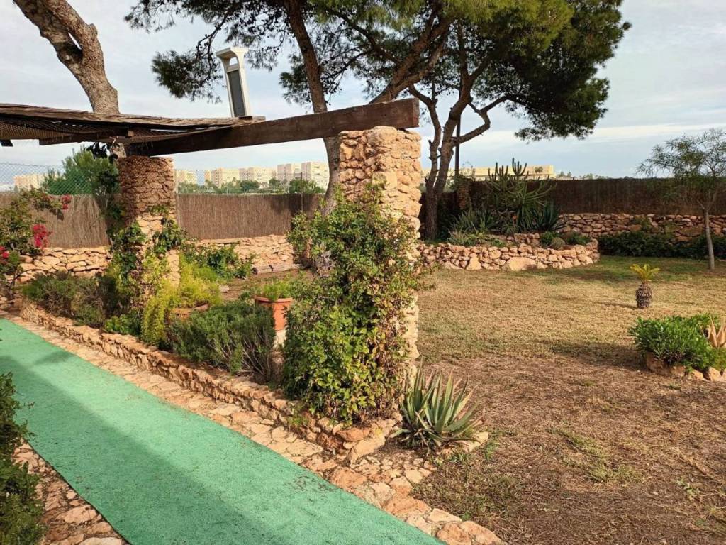 Venta Chalet en Pd Altet 2109 Elche - Elx. Muy buen estado, con terraza ...